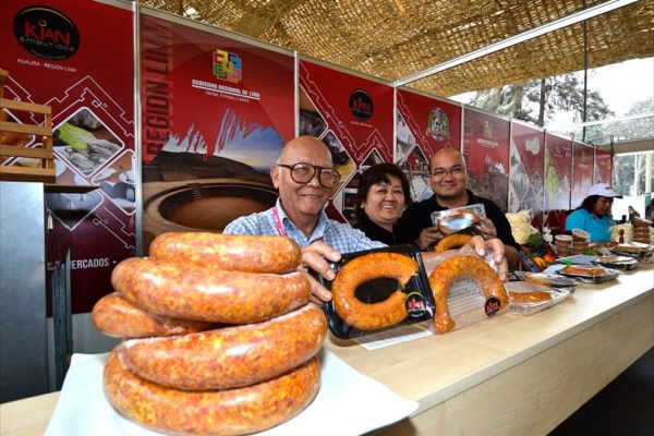 El secreto de la salchicha huachana - Rumbos de Sol & Piedra