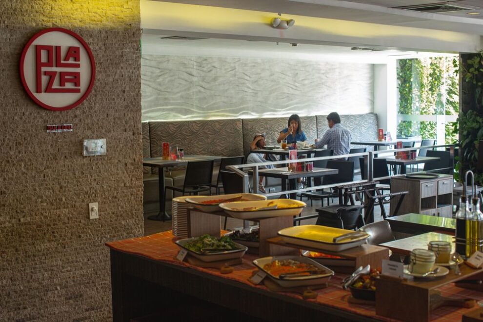 Abran paso al Restaurante La Plaza y sus buffet de temporada en la ...
