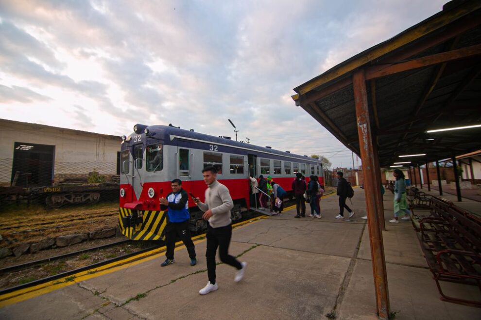 El Tren Macho: una travesía inolvidable a través de la Sierra Central ...