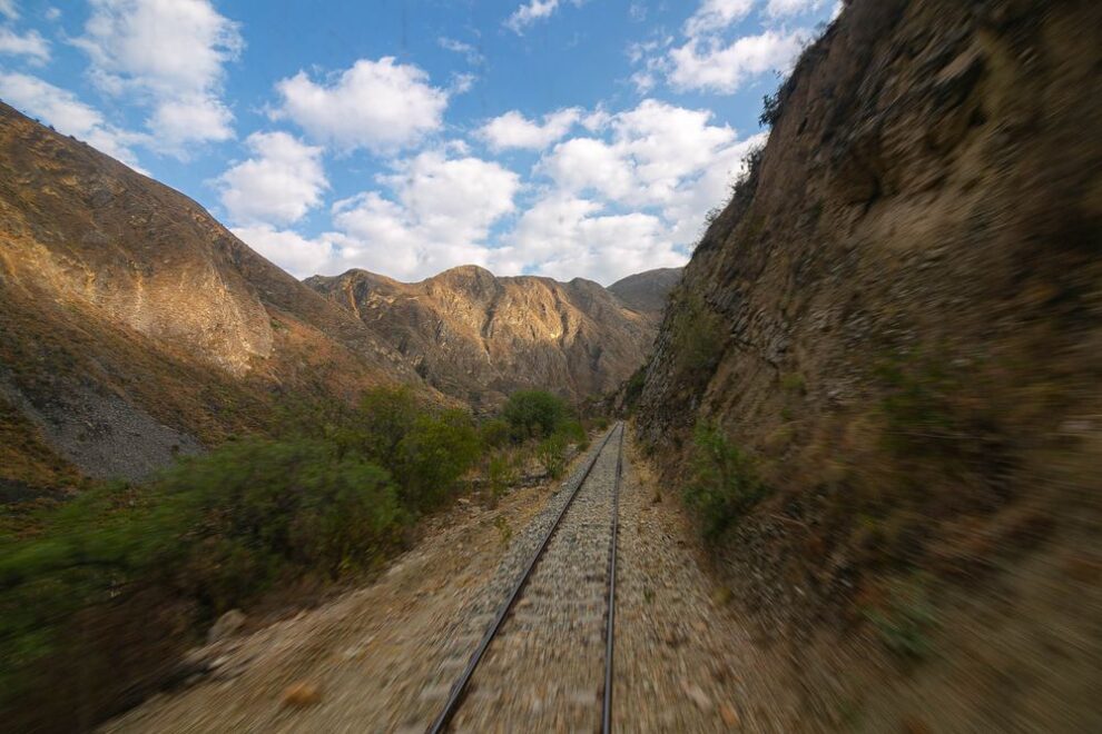 El Tren Macho: una travesía inolvidable a través de la Sierra Central ...